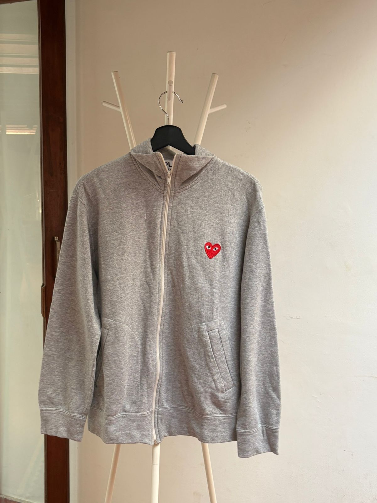 CDG PLAY Multi-logo Zip Sweatshirt – Capsul